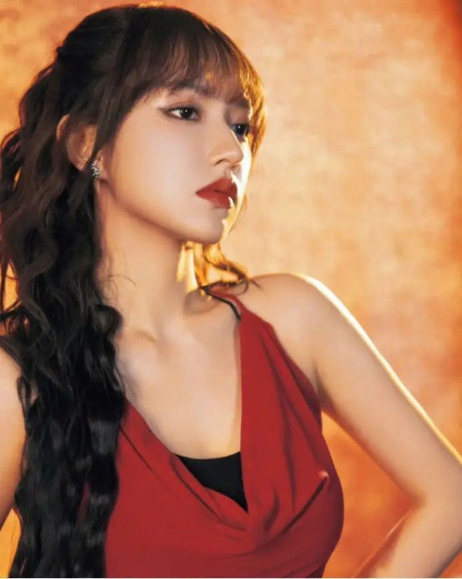 “人间芭比”程潇，因上围丰满傲人被称为“奶潇”，碾压疯马秀Lisa -6parkbbs.com