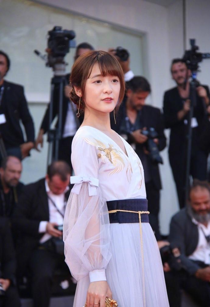 25岁徐娇晒比基尼美照!纤腰蜜桃臀,身材太火辣(组图) -6park.com